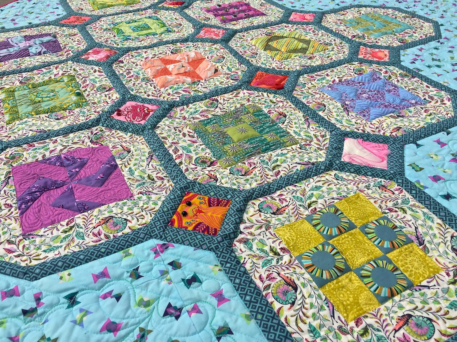Quilting Mod : Vibrant Celebration Quilting