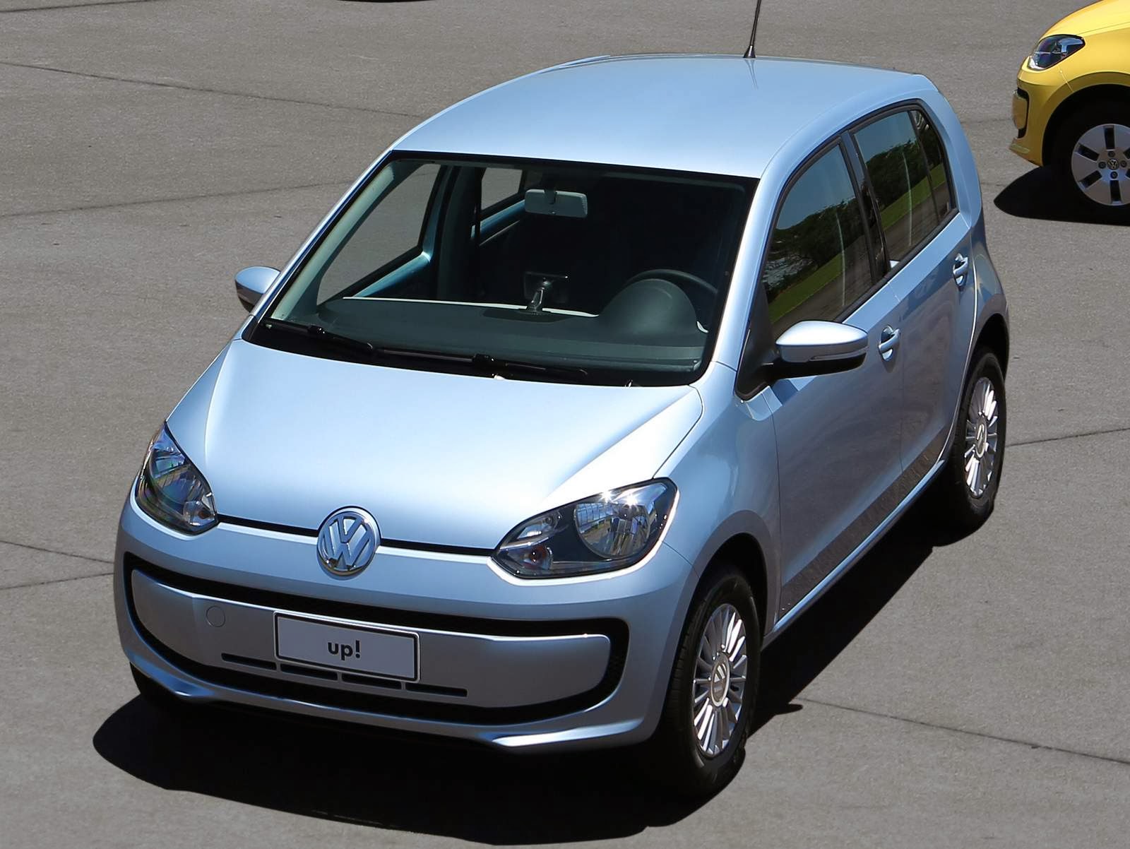 Oficial: Volkswagen up! fica mais barato e mais completo