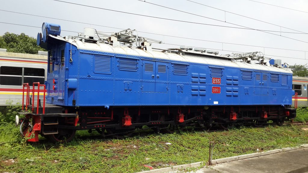 Arsip 76R: Lokomotif Listrik ESS3201