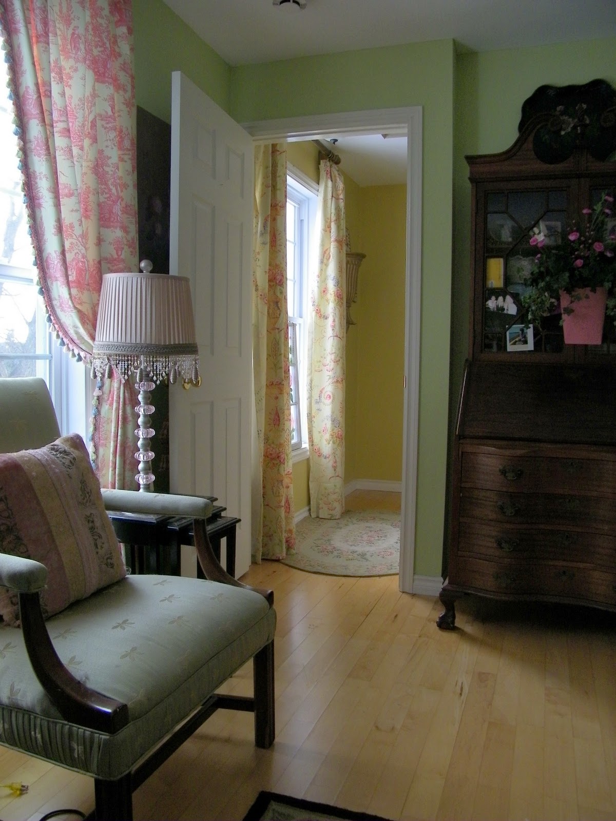 Maison Decor: My Pistachio and Pink Workroom