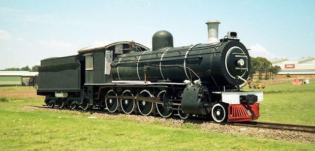 old STEAM LOCOMOTIVES in South Africa: Ermelo, in town on R29 road ...