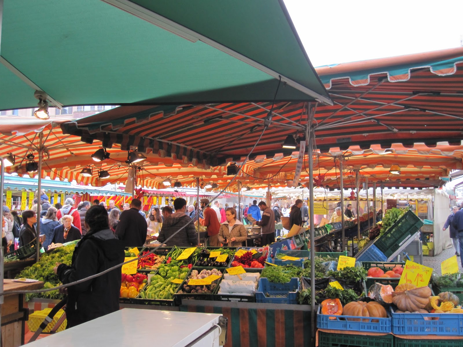 Wandering Passage: Street Markets Everywhere