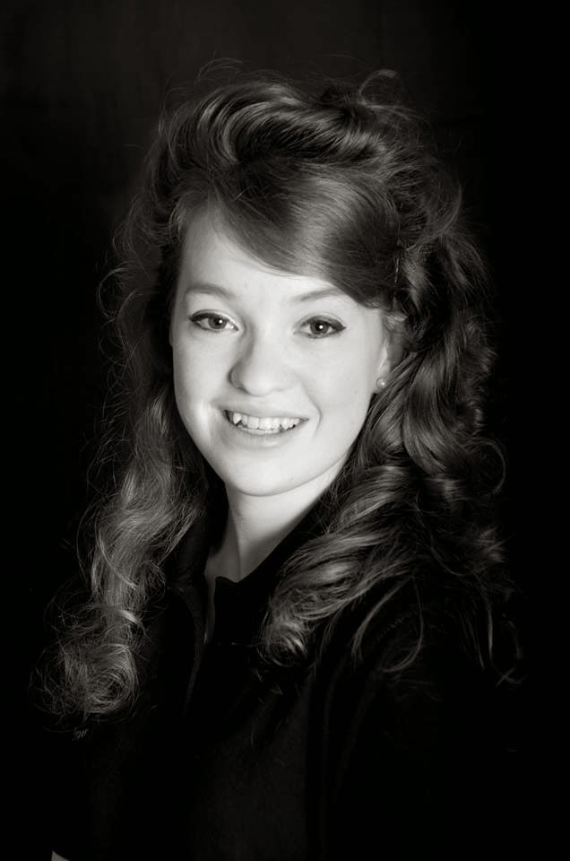 Theatre Tweets: About Linzi