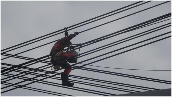 PINOY SEAFARER: Crane Wire Greasing