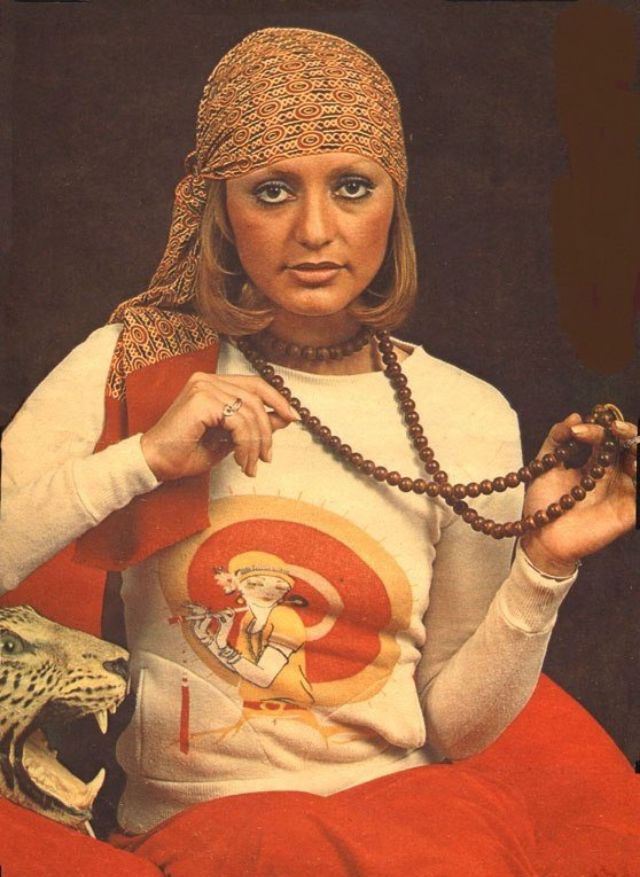 40 Fascinating Photographs of Googoosh, One of Iran's Biggest Pop Stars ...