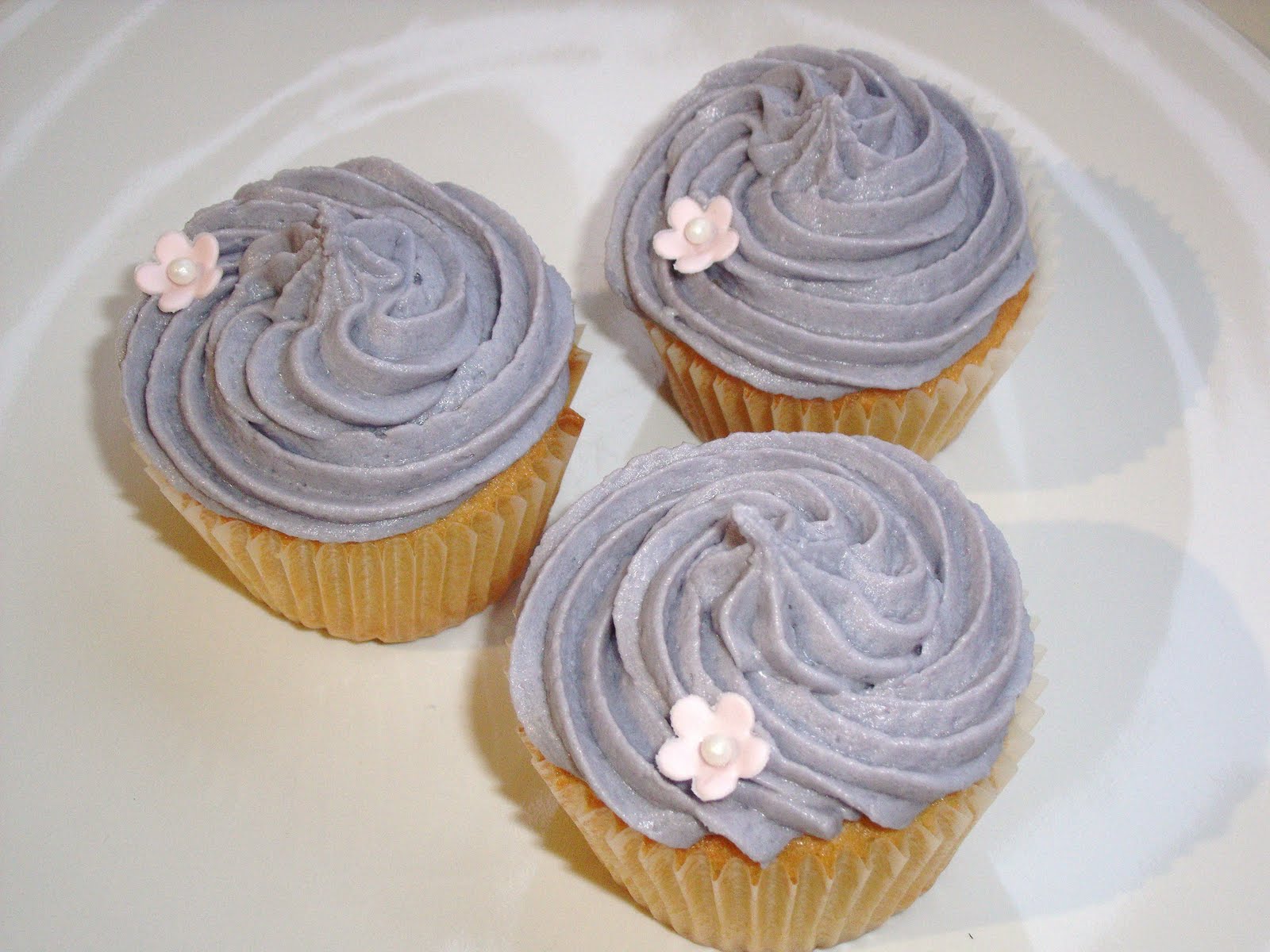 Abbie's Cake Adventures: Parma Violet Cupcakes