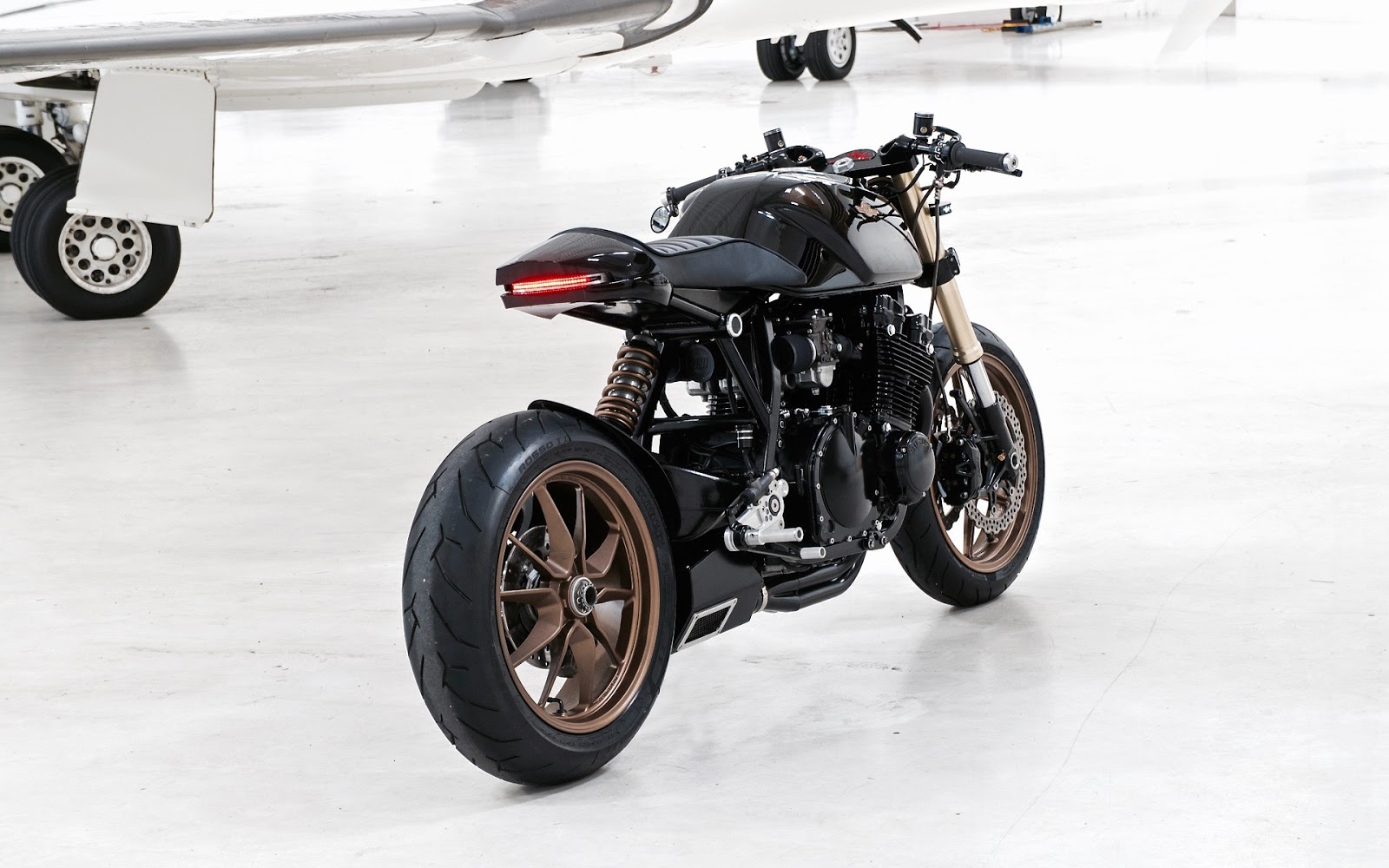 GS1150 Avio - Inazuma café racer