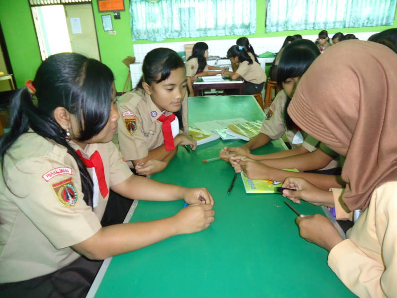SMP NEGERI 3 BOBOTSARI: Foto Kegiatan KBM Kemagnetan Kelas IX C