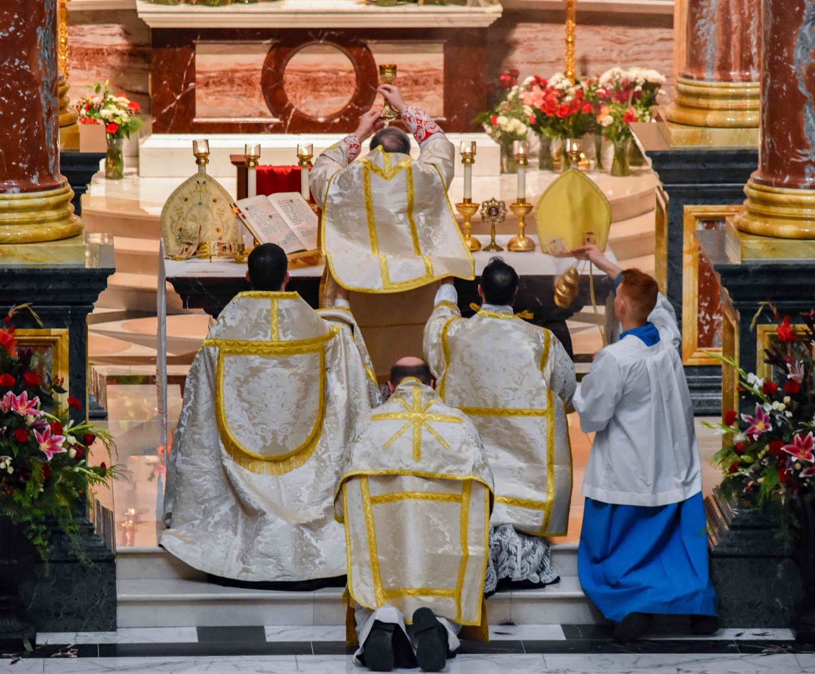 New Liturgical Movement: Photos from Pontifical Rorate Mass with ...