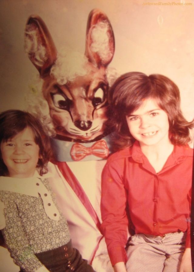 20 Candid Snapshots of Terrifying Easter Bunnies From the 1980s ...