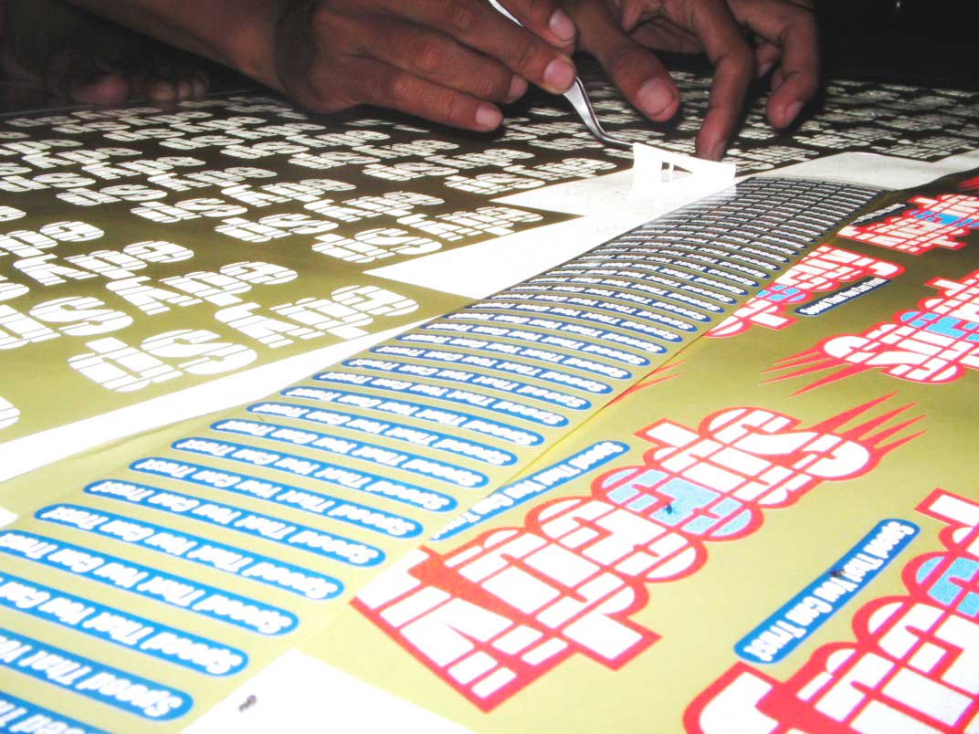 Jenis dan Aplikasi Sticker | Warna Sticker