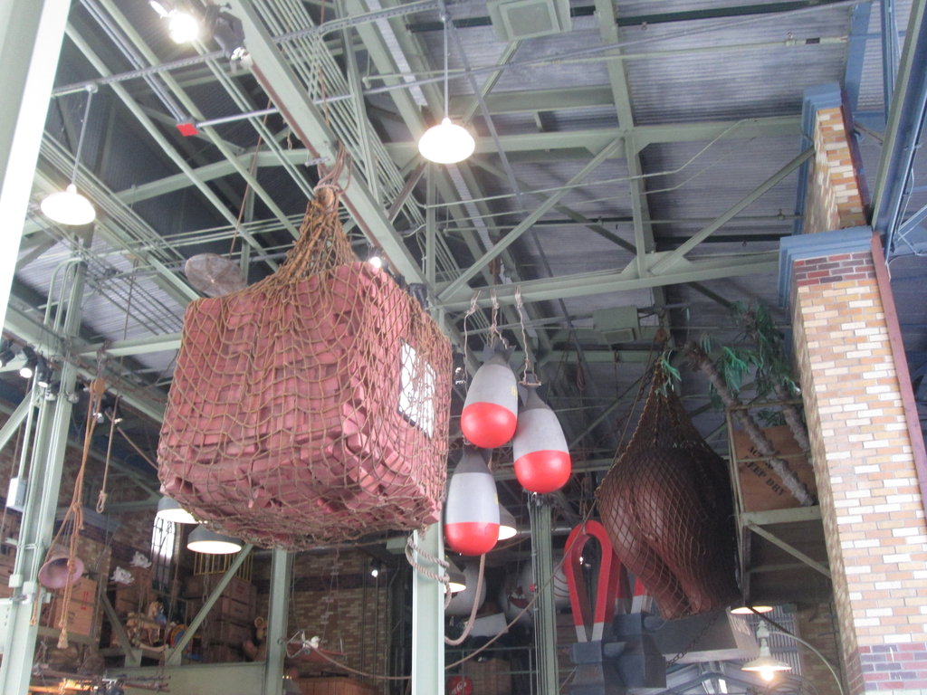 Short stories, vignettes and such: Night Shift at the ACME Warehouse