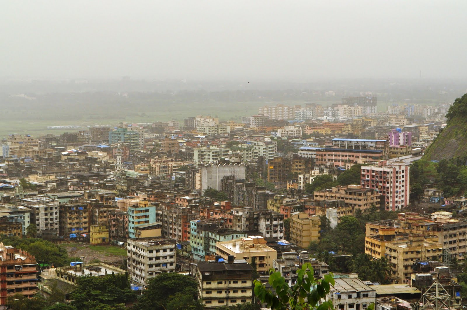 A small ride to a Mazar near Mumbra