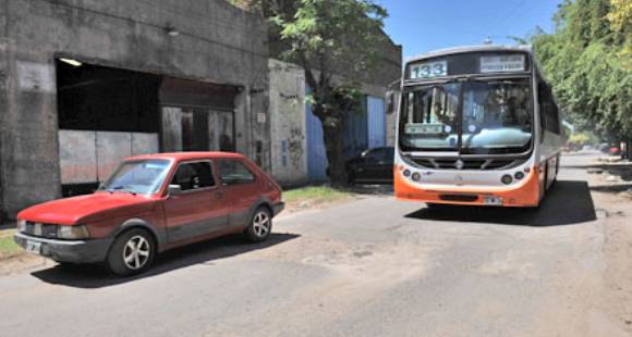 Esto pasa en Funes: Intensas gestiones para que la línea 133 negra de ...