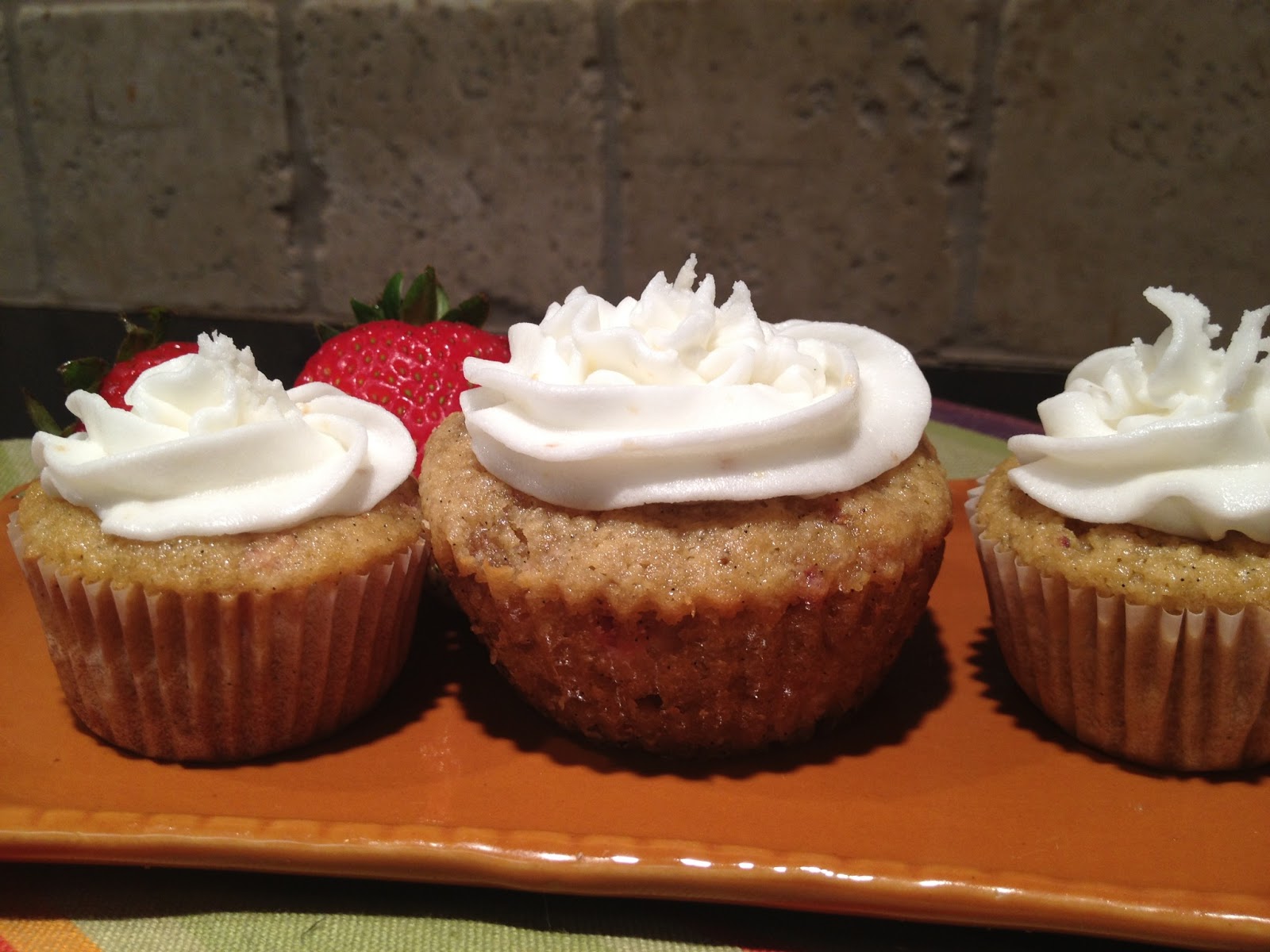 Linda C's Kitchen Table: Strawberry Lemonade Cupcake Poppers