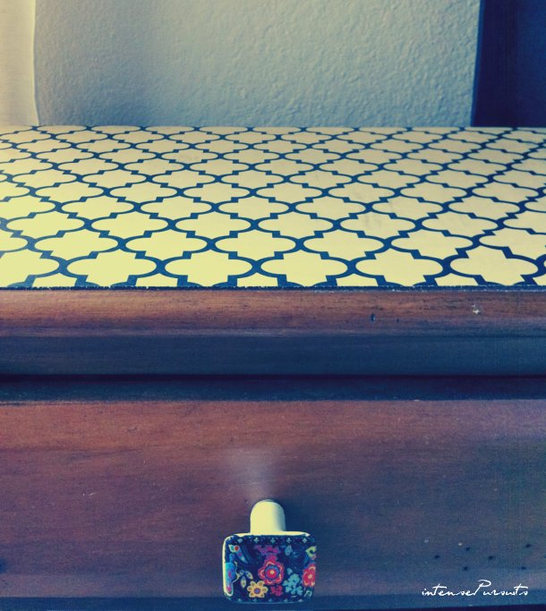 DIY: table top + patterned wrapping paper