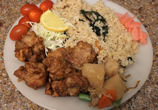 Karaage Bento, Japanese Deep-Fried Chicken Combo Bento Box | It has ...