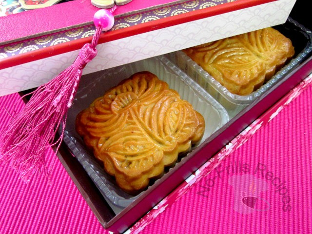 Mixed Nuts and Meat Floss Mooncakes ~ 2014