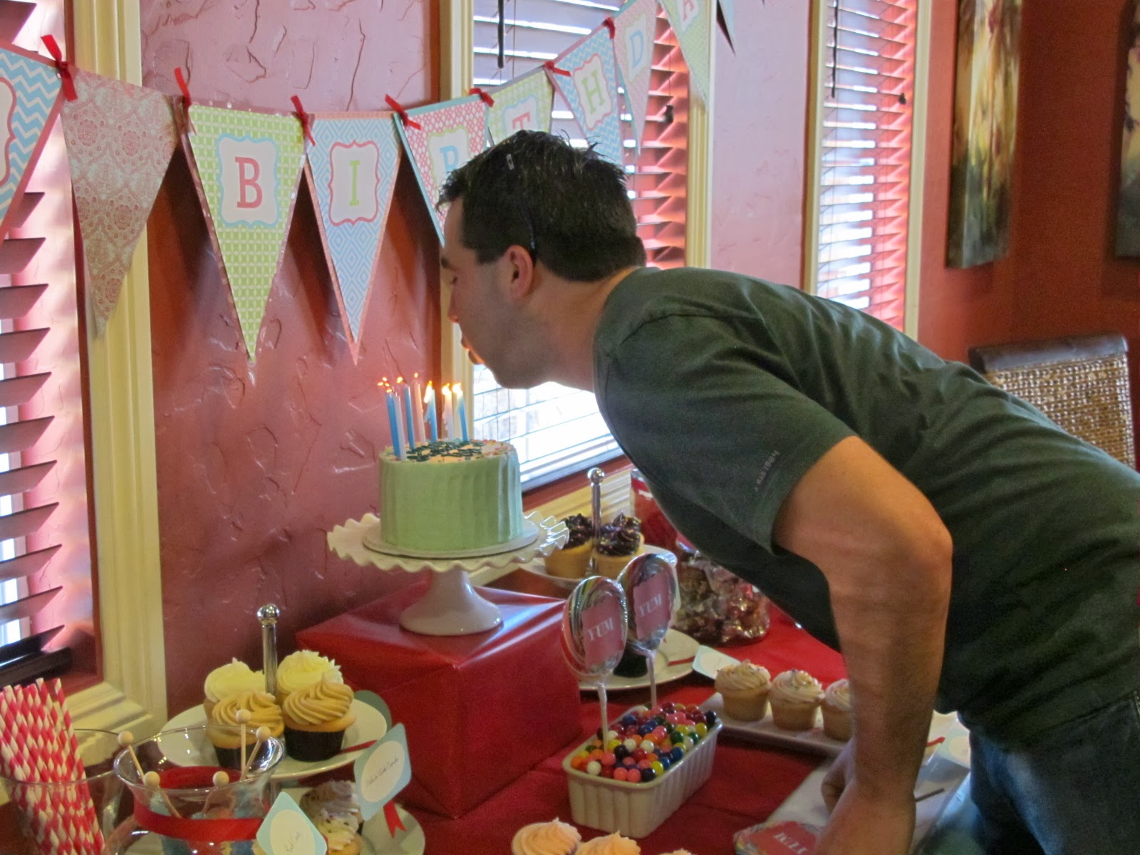 2 Hearts B 1 Designs: {Frosting Friday} A Sweet Surprise Birthday!