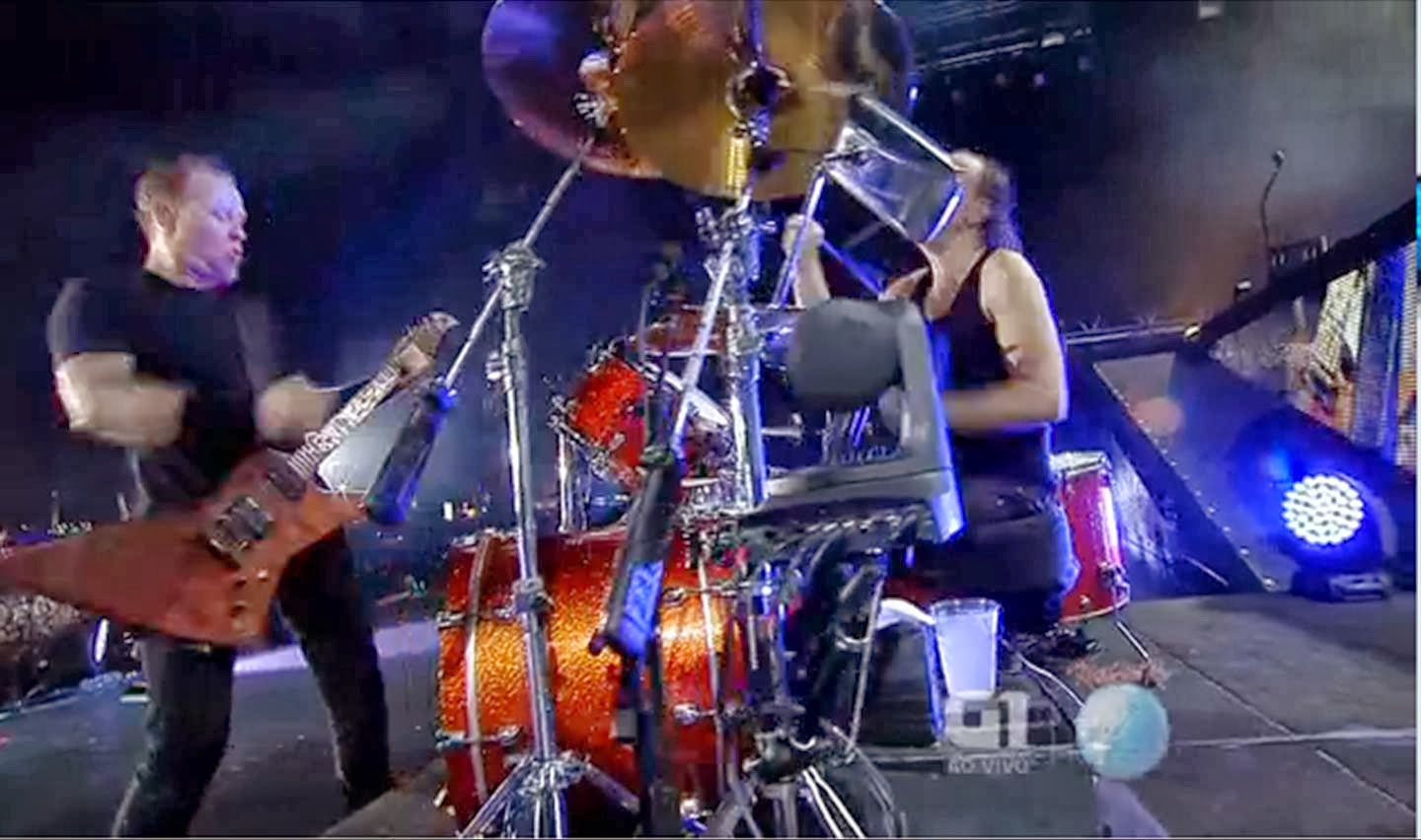 Lars Ulrich Toca bateria com retrovisor no Rock In Rio 2013 - Saberútil