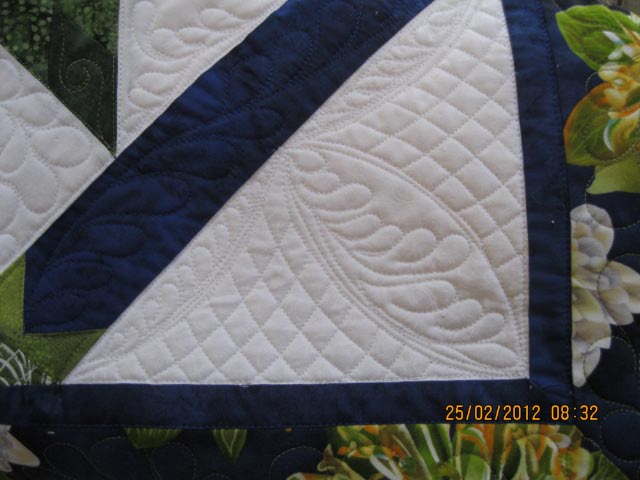 ICandyQuilts: Curved cross hatch quilting