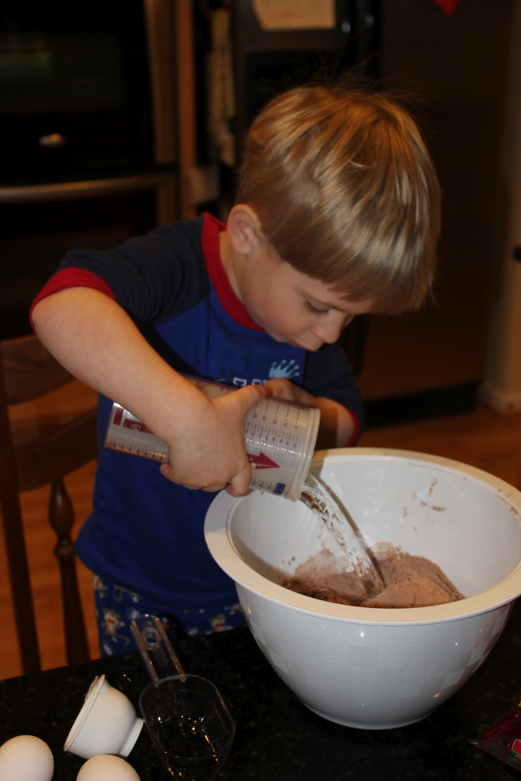 Momma's Fun World: Worm cake bake