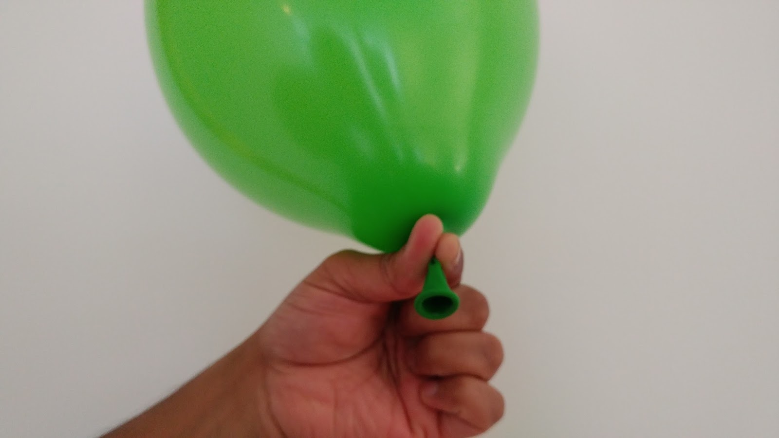 Banyan Bat: Trick to an easy knot to an inflated balloon