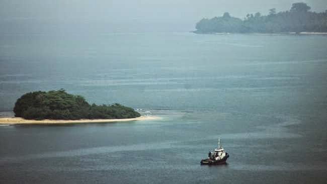 Pesisir Pantai: Pemanfaatan Pulau-Pulau Kecil di Indonesia