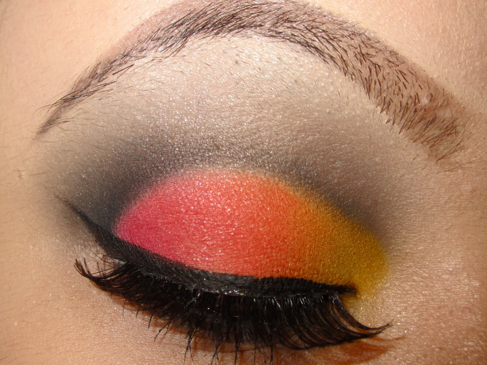 TINAMARIEONLINE: Tutorial: How to Cut Your Crease