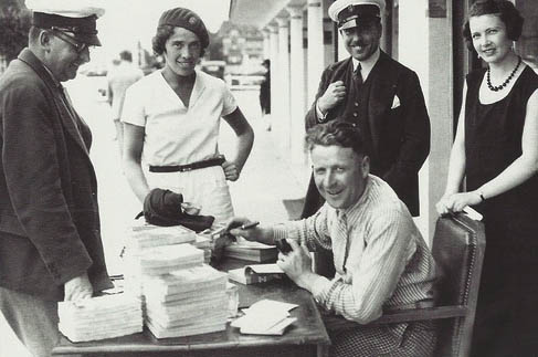 Simenon Simenon: SIMENON: SOSTIENE TIGY...