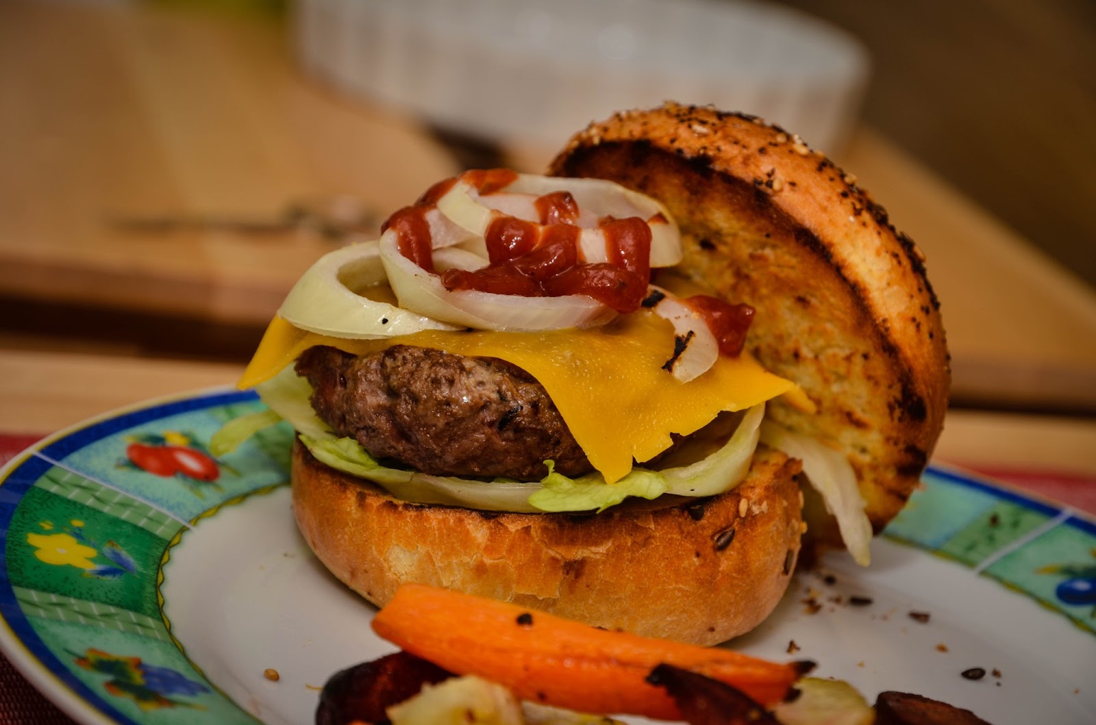 Domácí hovězí burgery ~ Mangiare squisito ~ Foodblog