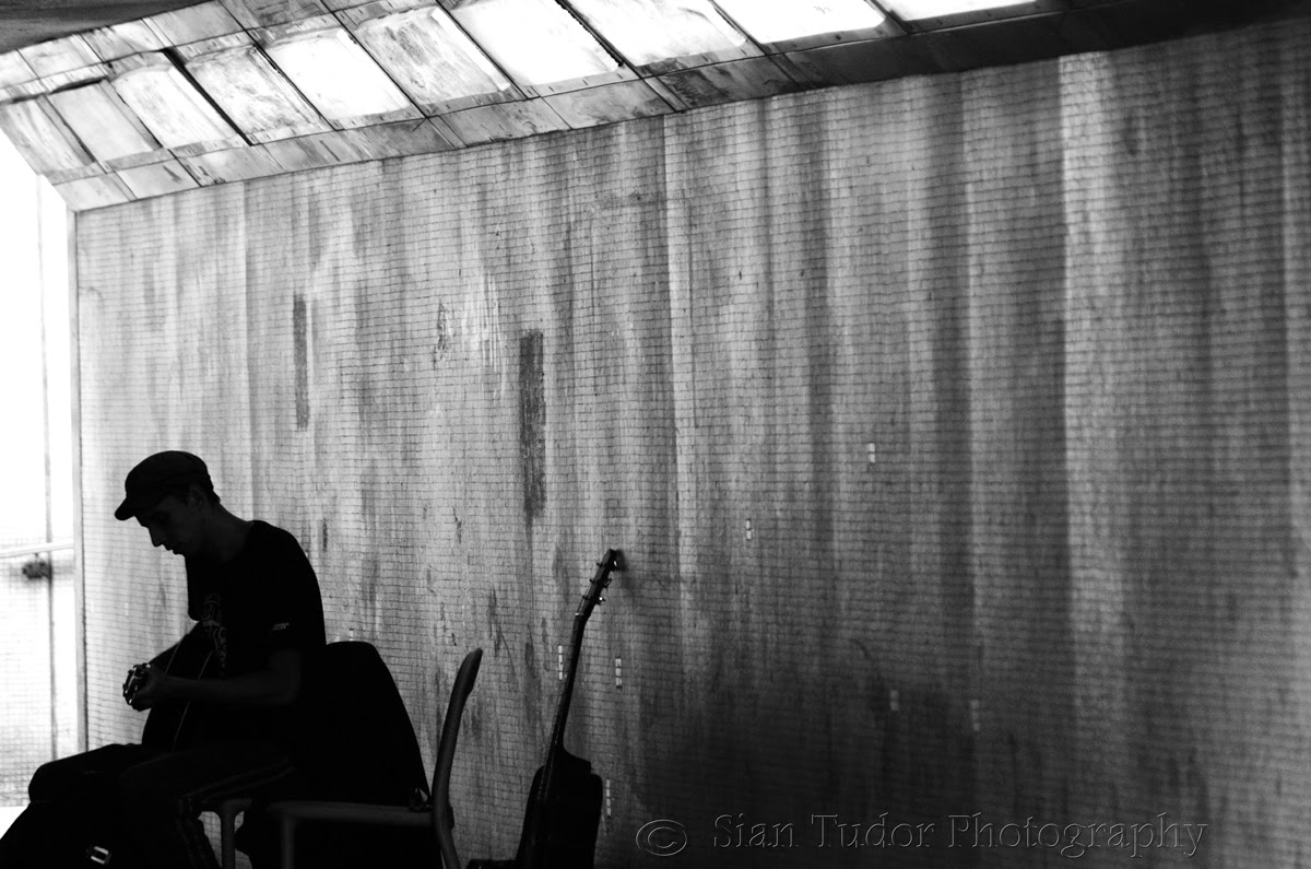 Sian Tudor Photography: Buskers are the stuff of street photography
