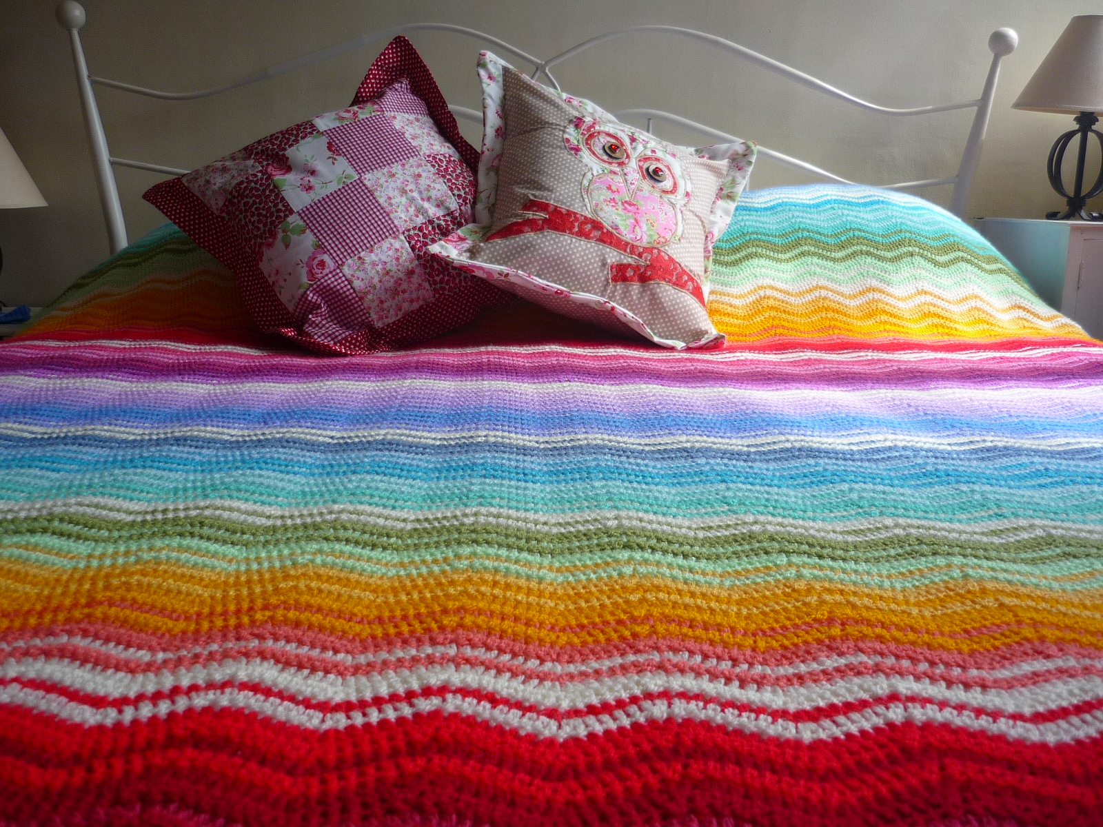 KnitKnatKnotUK: Rainbow Ripple Throw .... done!