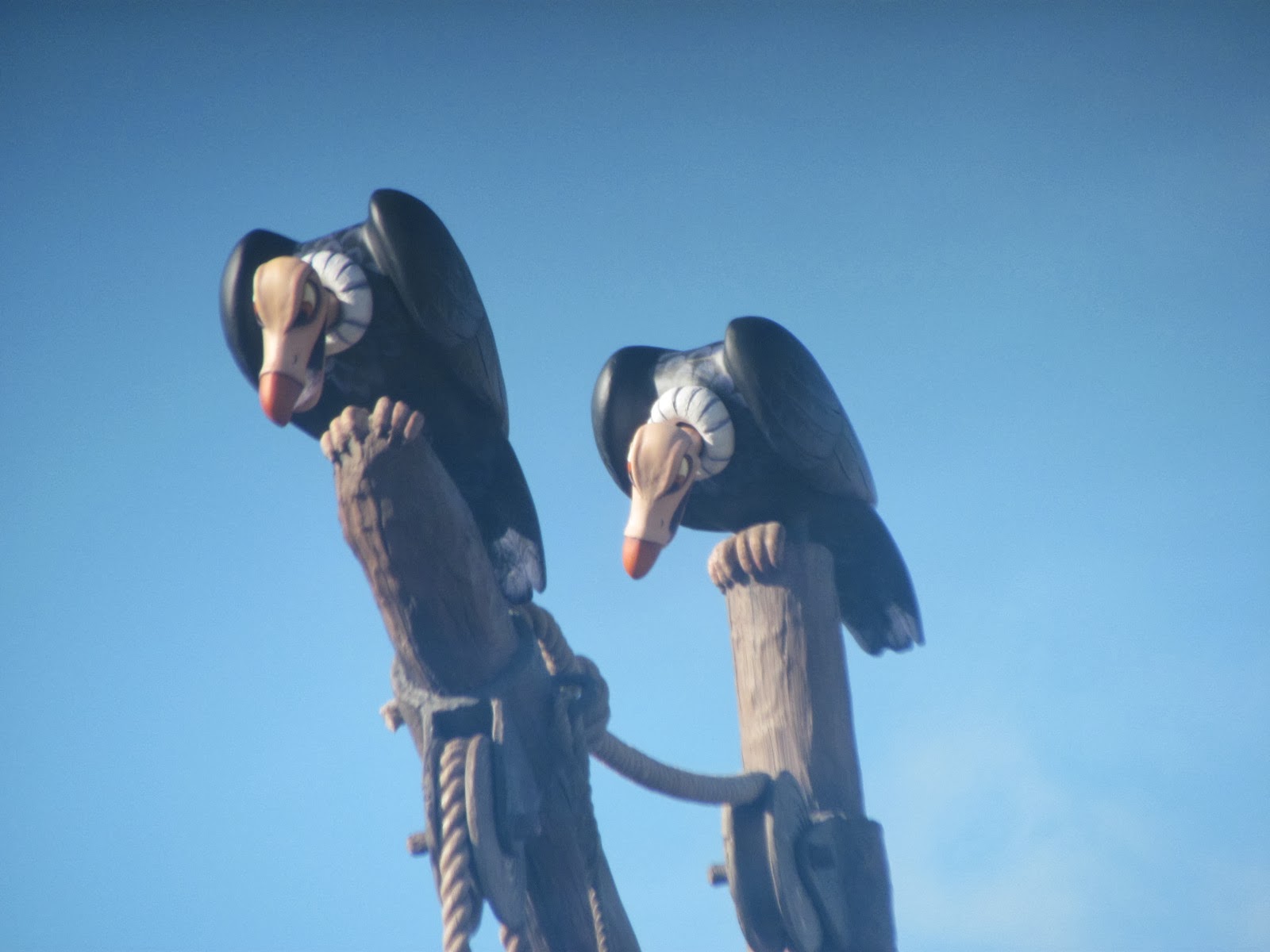 Ultimate Orlando Blog: Photo Essay of new vulture props atop Seven ...