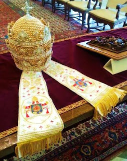 Klave Centesca THE BLOG: New Papal Tiara for the reigning Pontiff, Pope ...