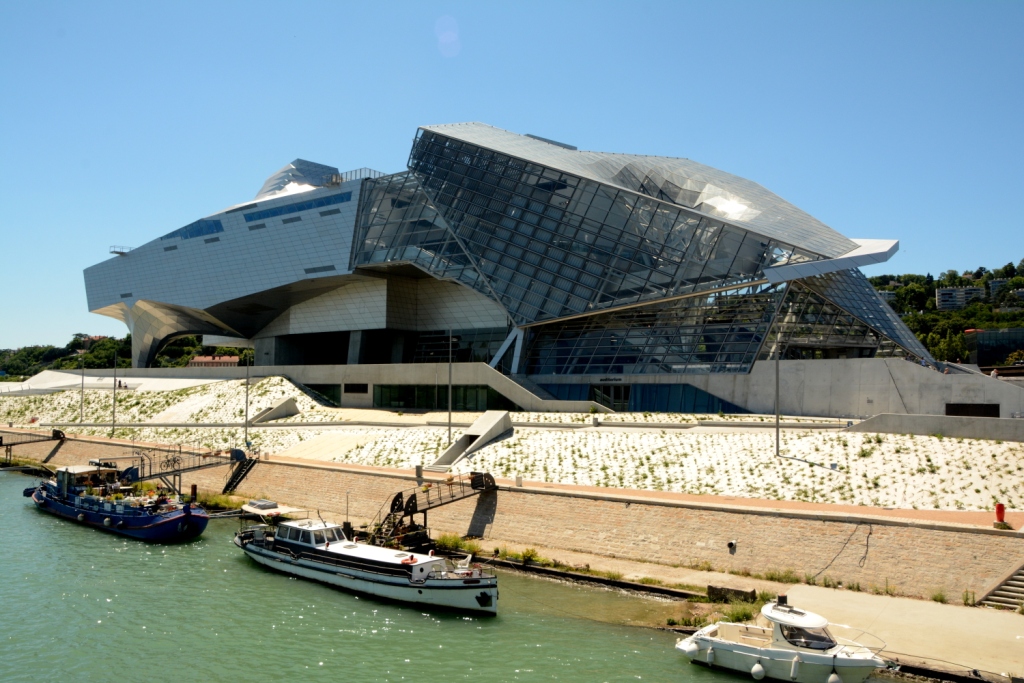 VIARHÔNA, TRAAG DOOR DE RHÔNEVALLEI (1): LYON - VALENCE - DICHTBIJ ...