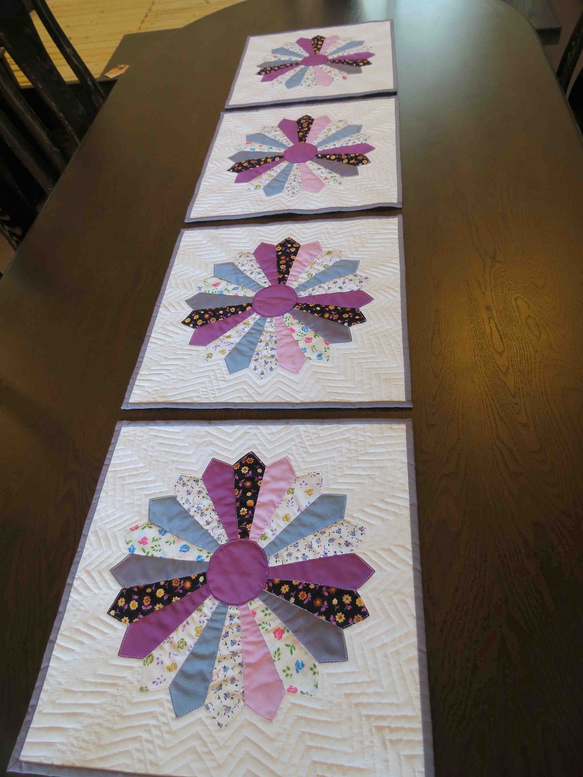 Mia's Creations: Dresden Plate Table Toppers