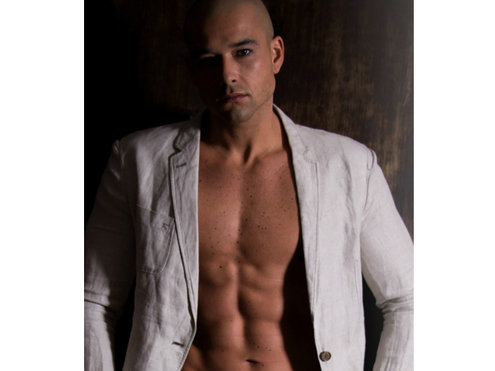 Sergio Marone, o faraó de 'Dez Mandamentos', estampa revista gay - VNT ...