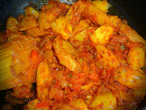 Veg Indian Cooking: Kamal Kakdi Ki Sabzi (Seyal Bhee Patata)