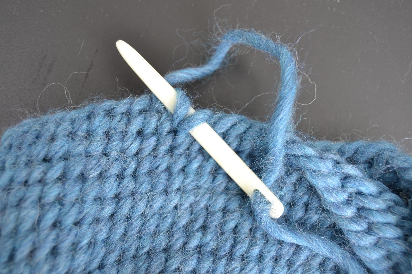 vild med uld: Hue i nålebinding.