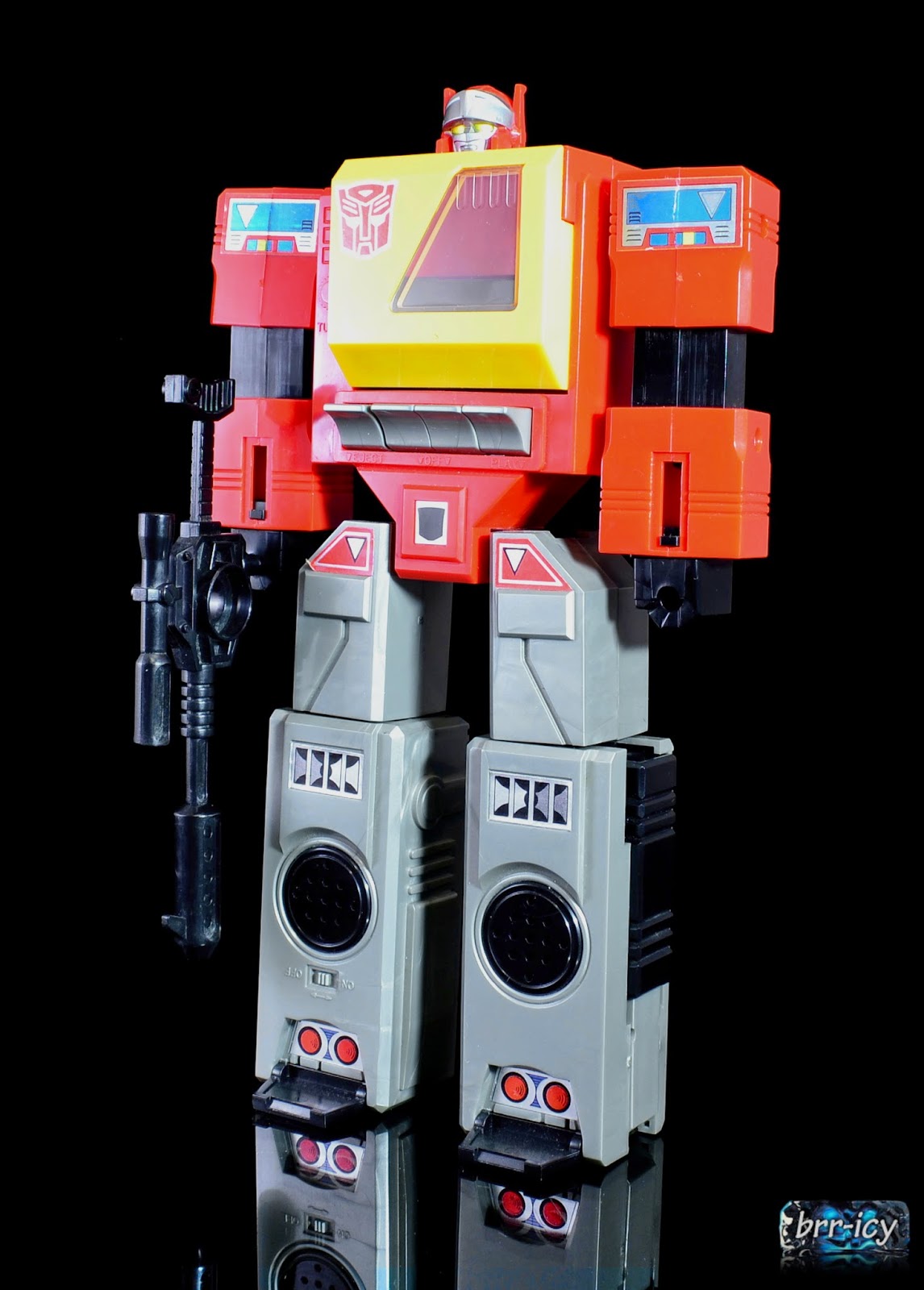 Brr-icy's Transformers Reviews: Blaster and the 1986 Cassettes