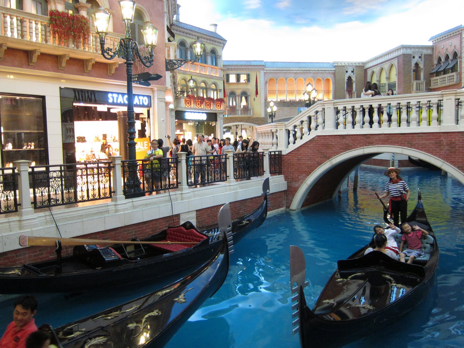 brommel: Venice, Macau