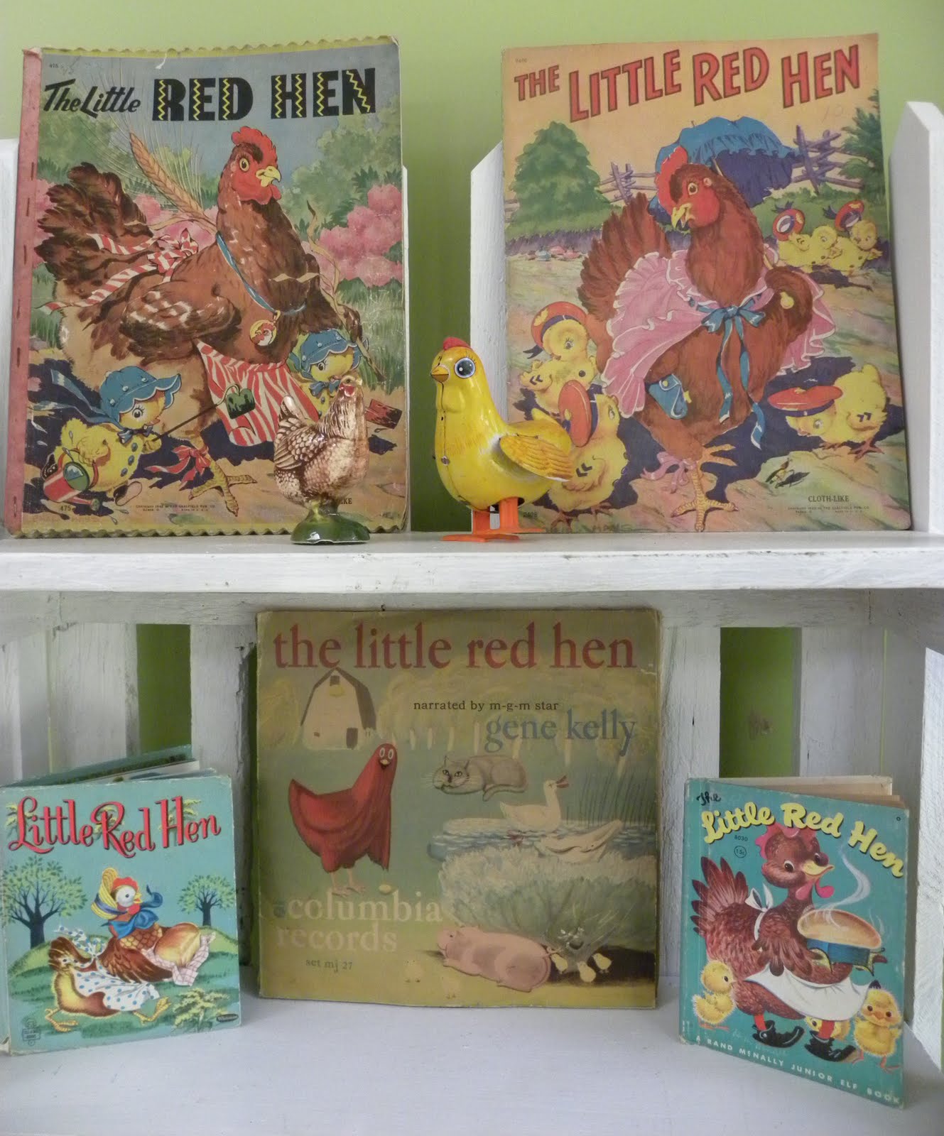 The Little Red Hen At Home: Beginning