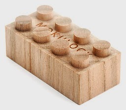 HOMTWO espacios: MOKULOG, EL LEGO DE MADERA.