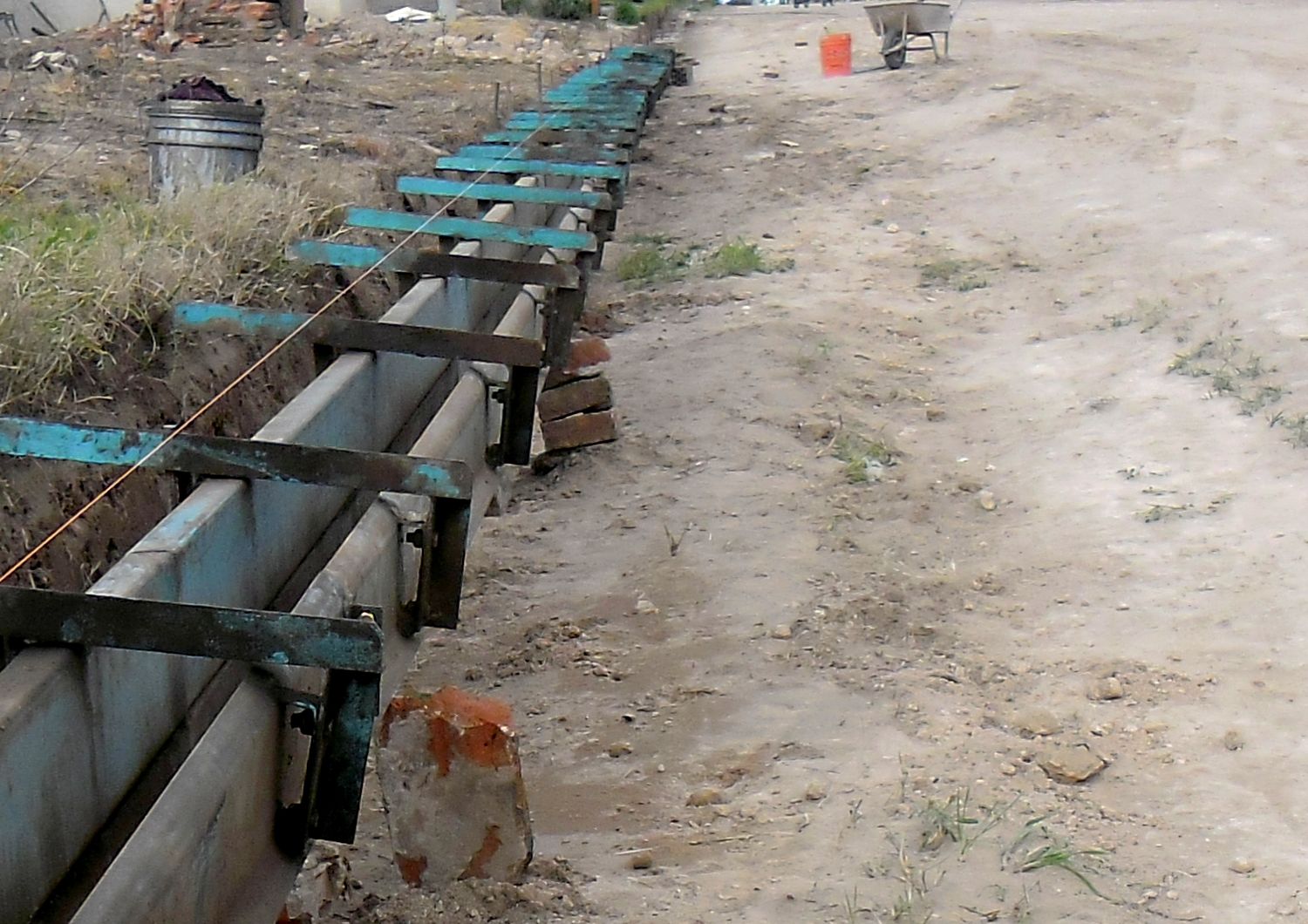 Municipalidad de Caleufú: CONSTRUCCIÓN DE CORDÓN CUNETA EN CALLE MORENO