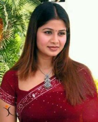 Bangladeshi Hot Natural Beauty Aunties Photo with Red Sharee | famous ...