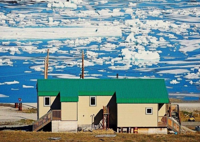 O LIVRO DE AREIA: Ulukhaktok (Holman), aldeia inuit com arte na llha de ...