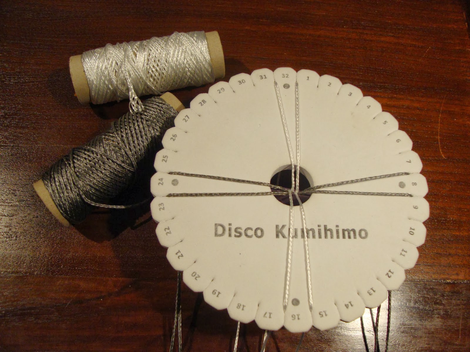 CREACIONES BATIBURRILLO: KUMIHIMO: CORDÓN TRENZA CUADRADA ESPIGAS