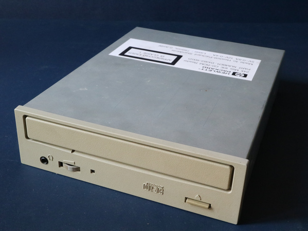 BugWorkShop - 甲蟲工作室: Hitachi（日立）CDR-8330 光碟機（CD-ROM Drive） - 介紹（一）