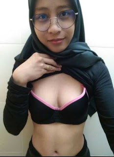 Cerita Sex | Cerita Dewasa | Cerita Bokep | Cerita Birahi: BERCINTA DENGAN CEWEK BERJILBAB SEMOK